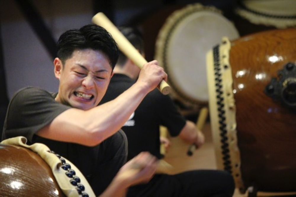 太鼓を叩くパパさん（@run.k1102さんより提供） – ほ・とせなNEWS